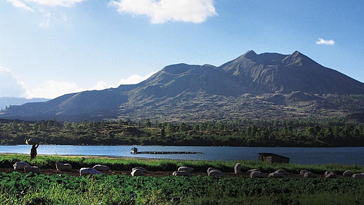 Touring Tabanan: Lakes, Rice Fields and Botanical Gardens - NOW! Bali